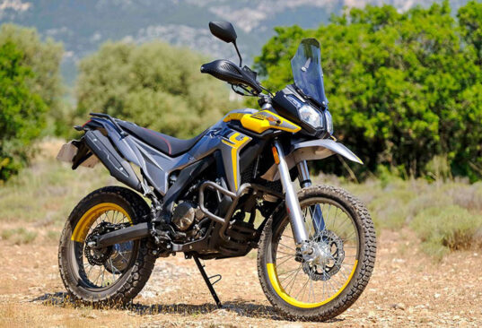 Voge 300 Rally: Ένα πραγματικό On/Off - Moto & Bike TV