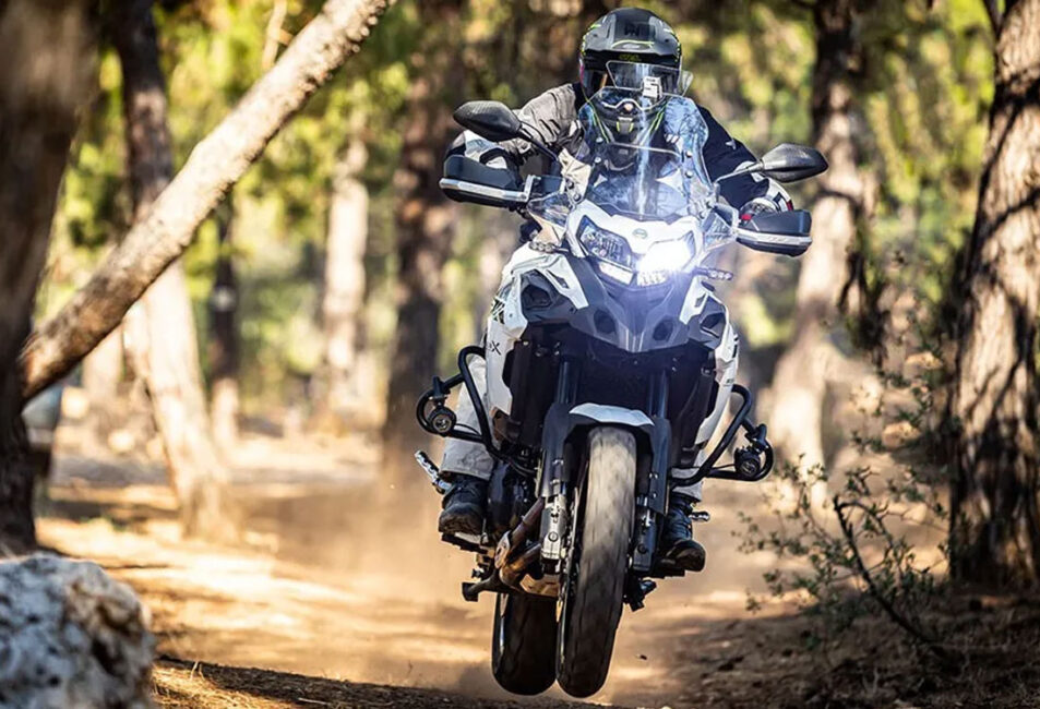 Benelli TRK502X - Moto & Bike TV
