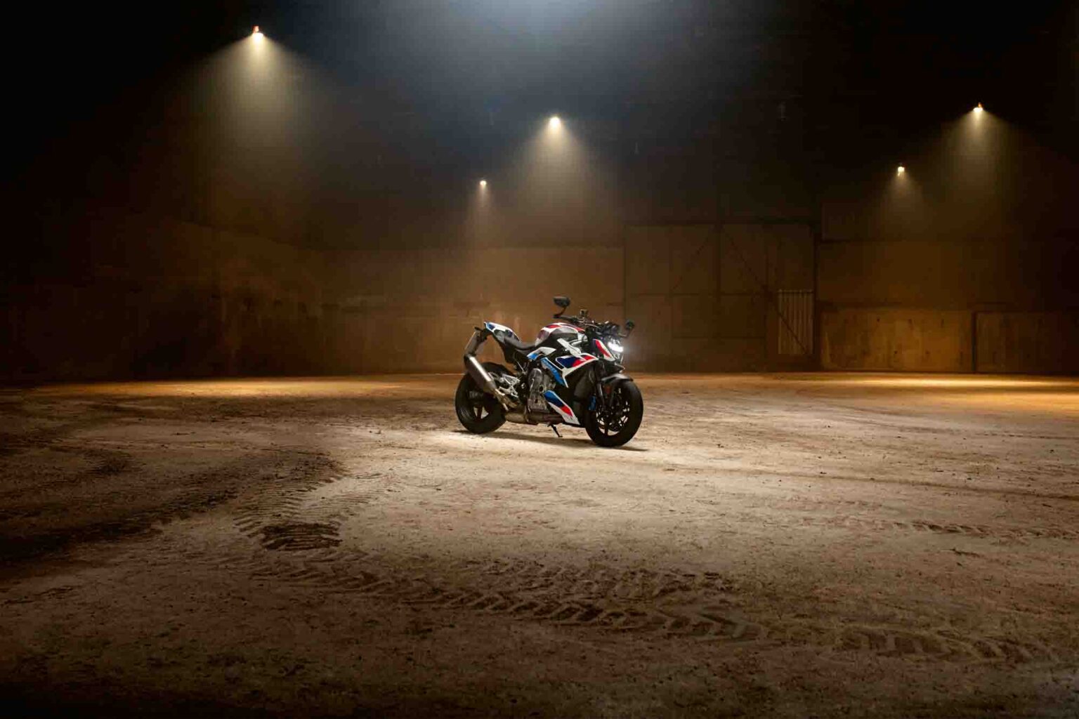 BMW M1000 R 2022(Photos + Video) - Moto & Bike TV