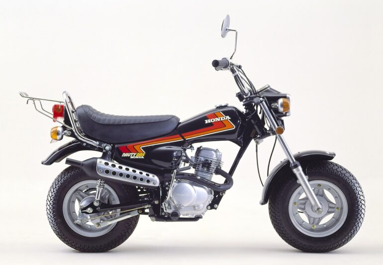 Honda ST125 DAX - Moto & Bike TV