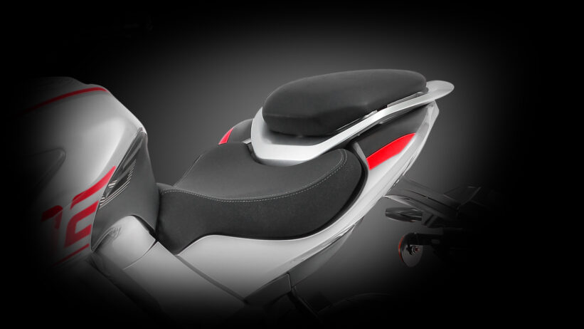 Έφτασε Η Νέα QJMOTOR SRK 125 S - Moto & Bike TV