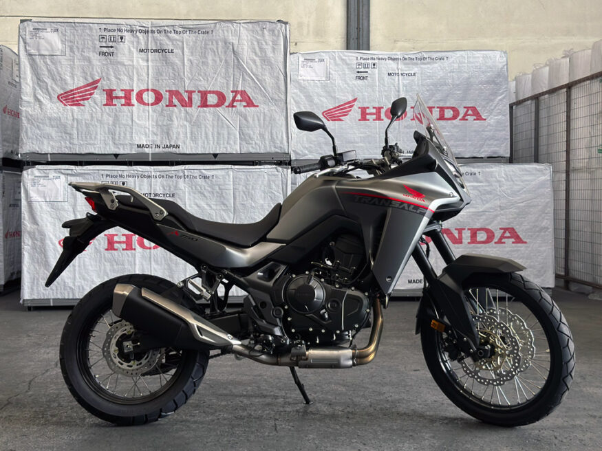 Unboxing Honda XL750 Transalp(+Video) - Moto & Bike TV