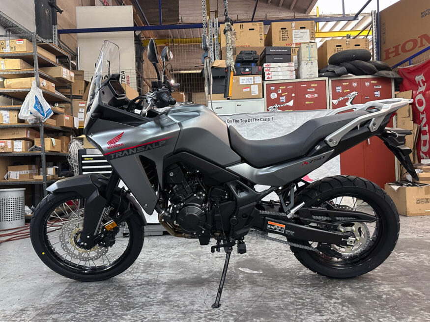 Unboxing Honda XL750 Transalp(+Video) - Moto & Bike TV