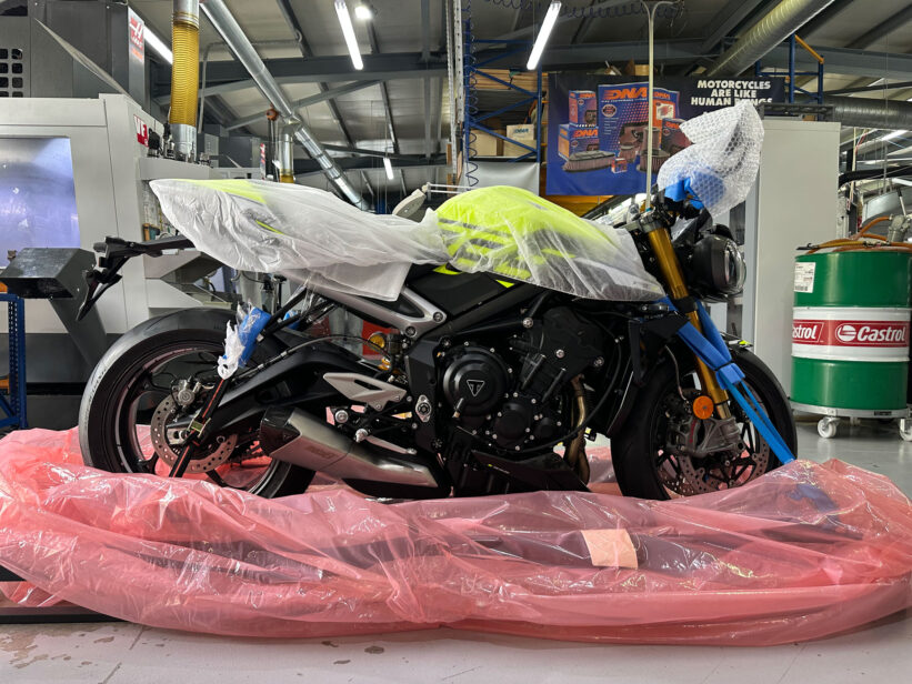 Έφθασε η πρώτη Triumph Street Triple Moto2 Edition