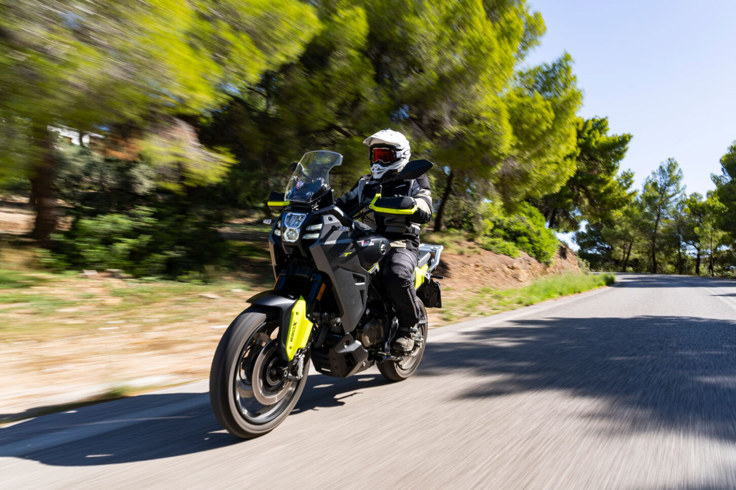 ΔΟΚΙΜΗ: QJ MOTOR SVT 650X(+Video) - Moto & Bike TV