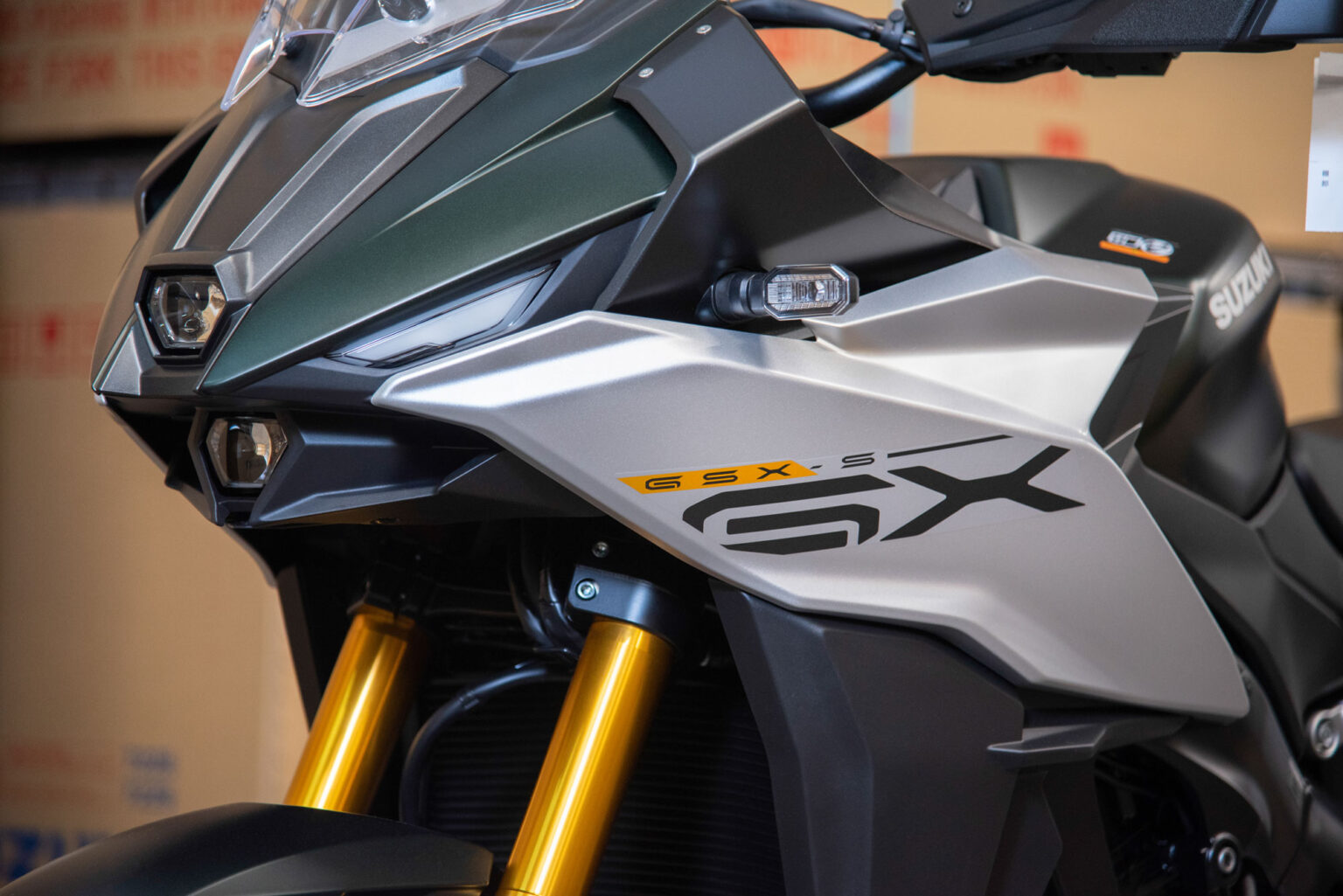 Suzuki GSXS-1000GX - Moto & Bike TV