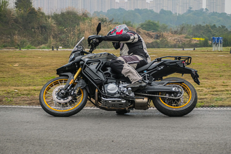 VOGE DS900X: ΑΠΟΣΤΟΛΗ ΣΤΗΝ ΚΙΝΑ - Moto & Bike TV