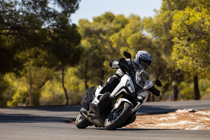 SYM ADX 400 TG: Πρώτη επαφή στη χώρα μας - Moto & Bike TV